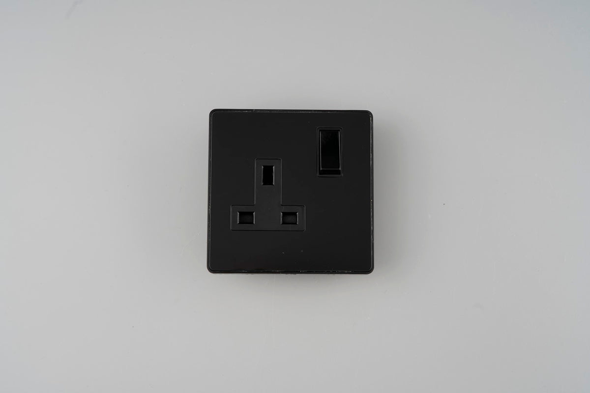 Glass Screwless - 13A Single Switched Socket- BLACK – Surya Tech Limited